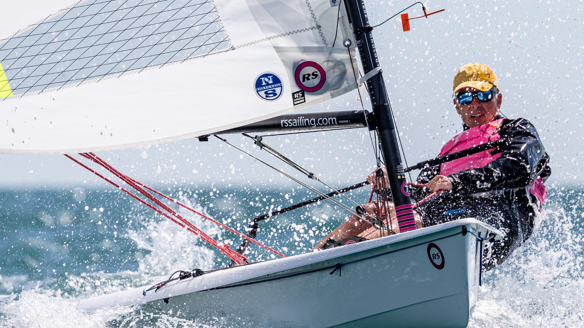 Did you know that an RS Aero hull only weighs 33kg? - Sailingfast